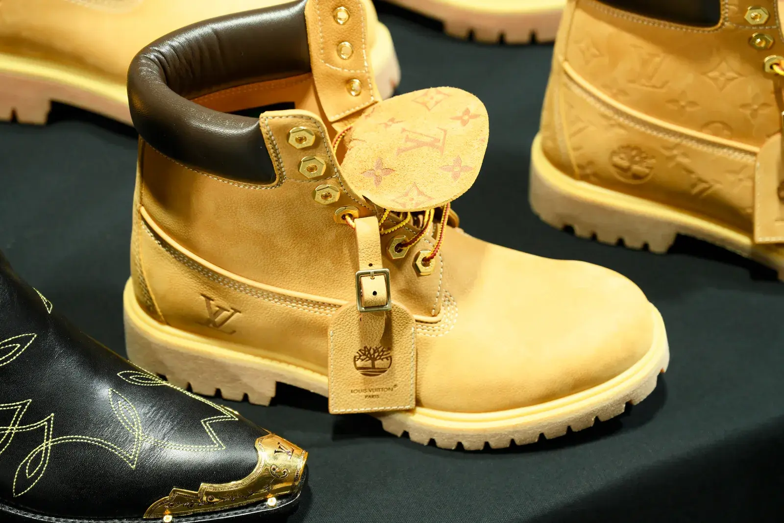 限量50雙、要價285萬台幣、搭載18K金Logo！Louis Vuitton x Timberland 「特別訂製款」6吋短靴開放訂購 ...